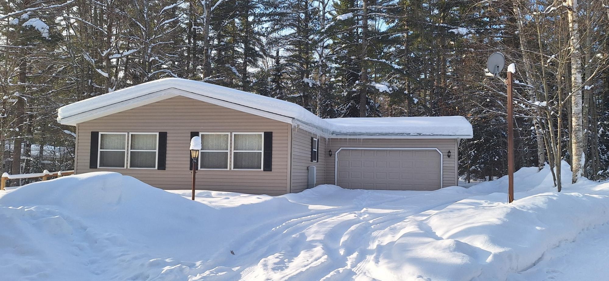 103-1597 Royal Carriage Rd - Xposure