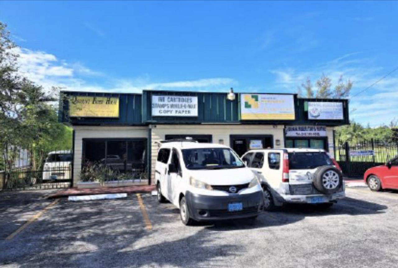 TONIQUE WILLIAMS-DARLING HIGHWAY - Xposure