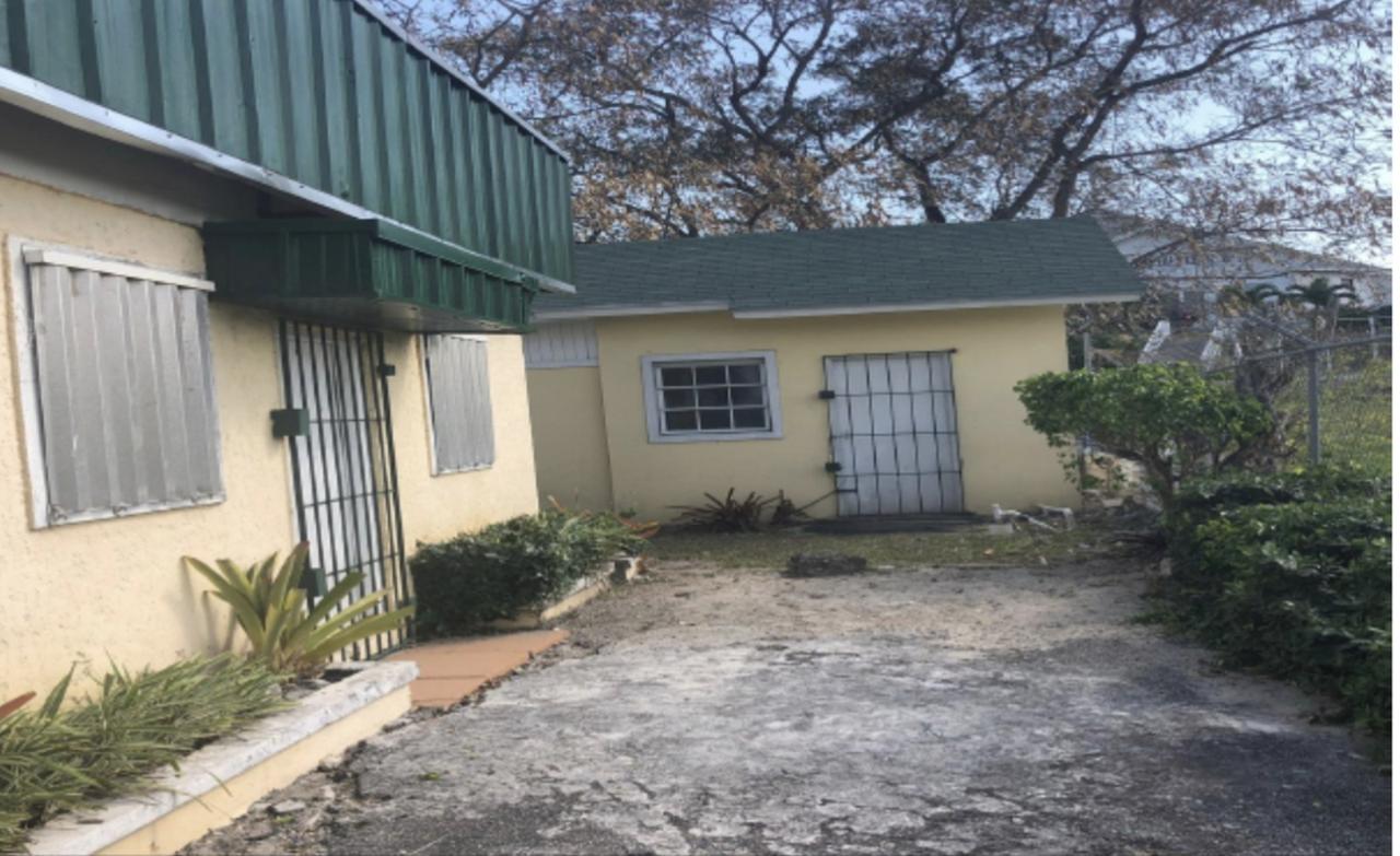 TONIQUE WILLIAMS-DARLING HIGHWAY - Xposure