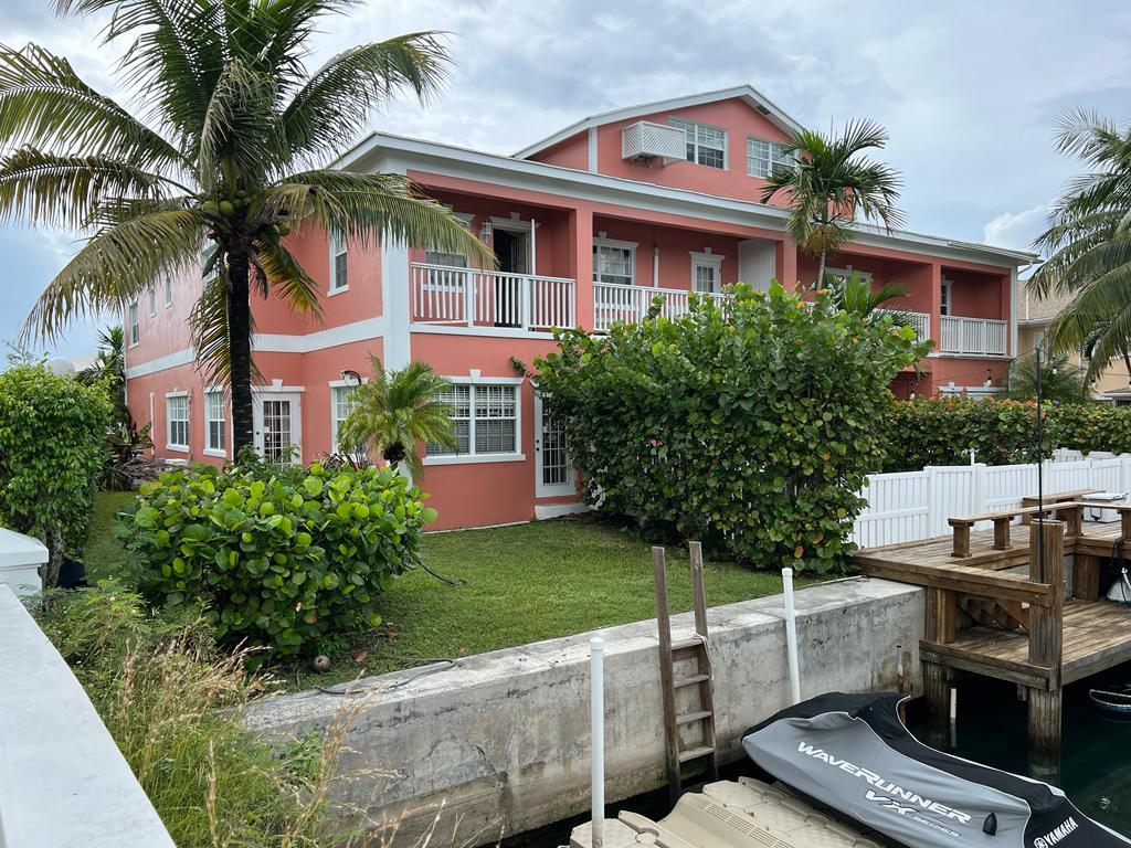 8d- Townhouse In Sandyport - Xposure